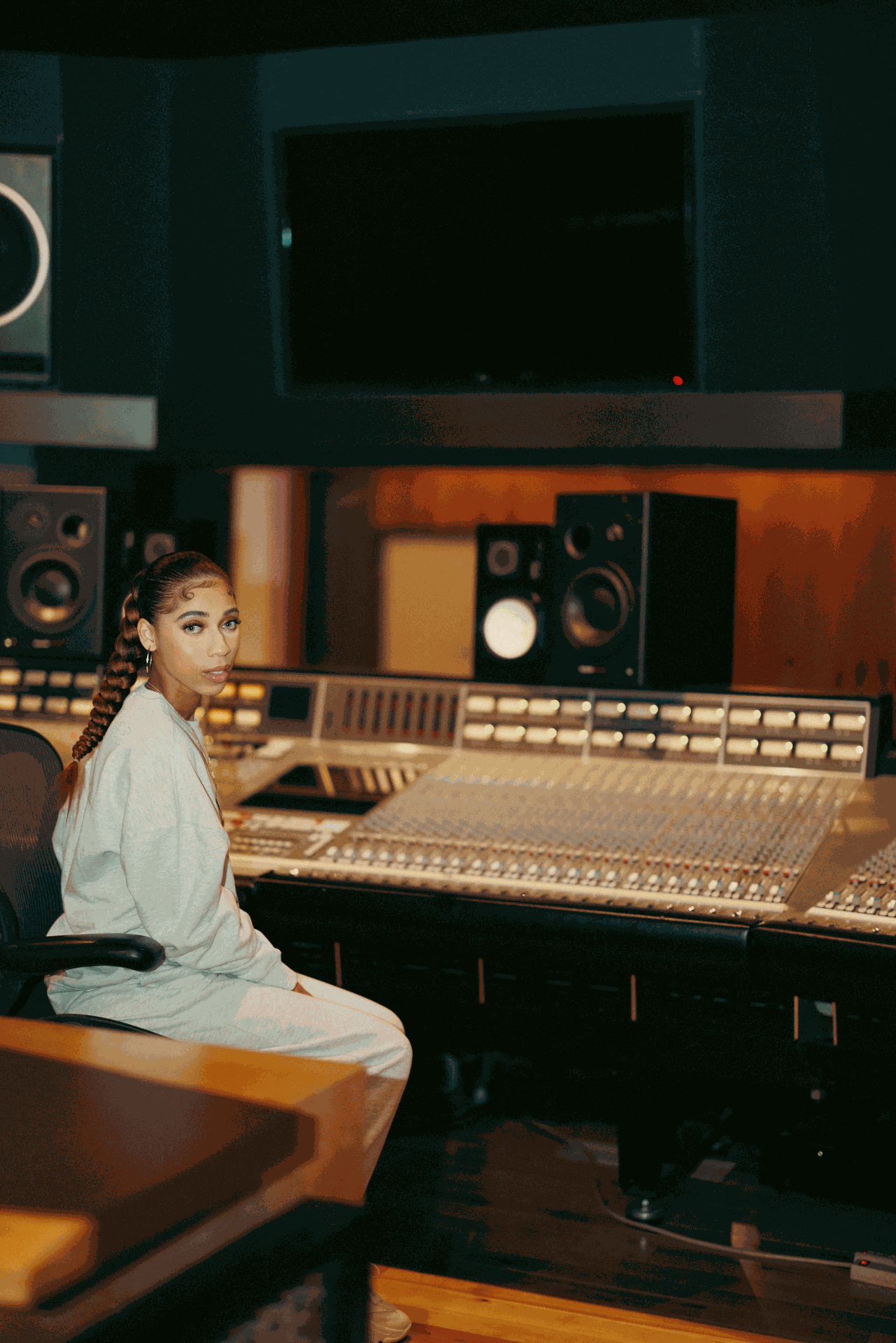 Nakima: The Melodic Journey from Dreams to Stardom on 562 LIVE Radio ...